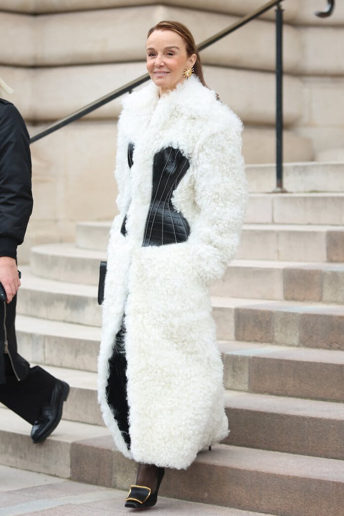 Pierre Cadault van Emily in Paris steelt de show bij Paris Fashion Week