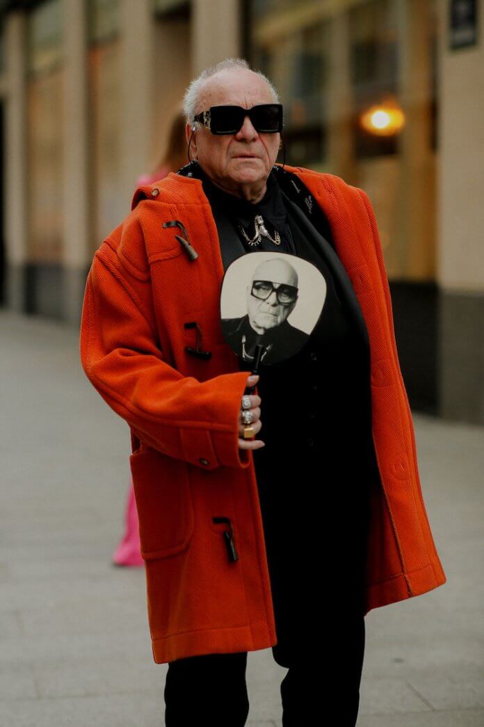 Pierre Cadault van Emily in Paris steelt de show bij Paris Fashion Week
