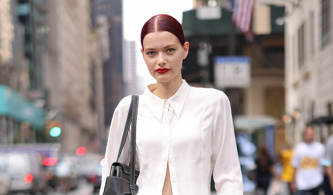 Waarom een witte oversized blouse in je kast moet hangen deze zomer