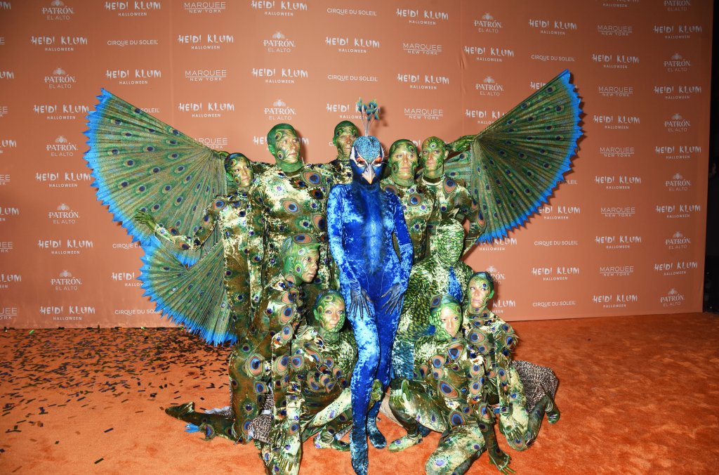 The Queen of Halloween Heidi Klum verbluft iedereen met Halloween-outfit