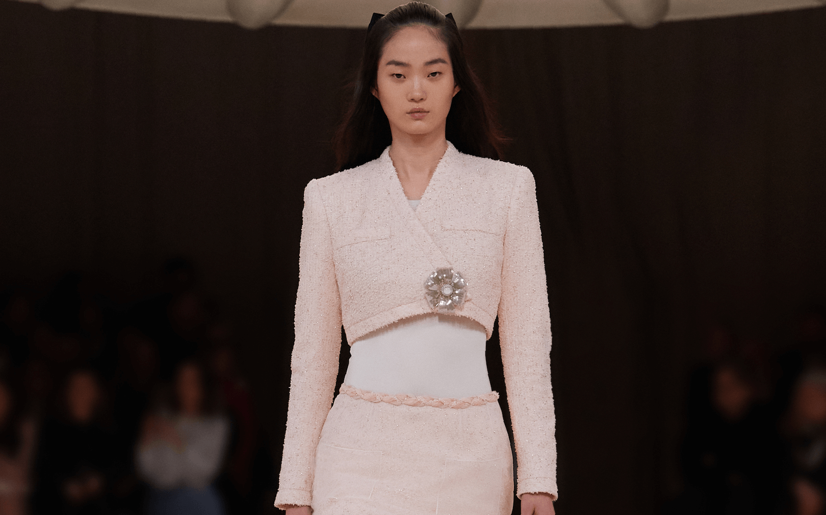 Zien: de Chanel SS24 show tijdens Paris Fashion Week